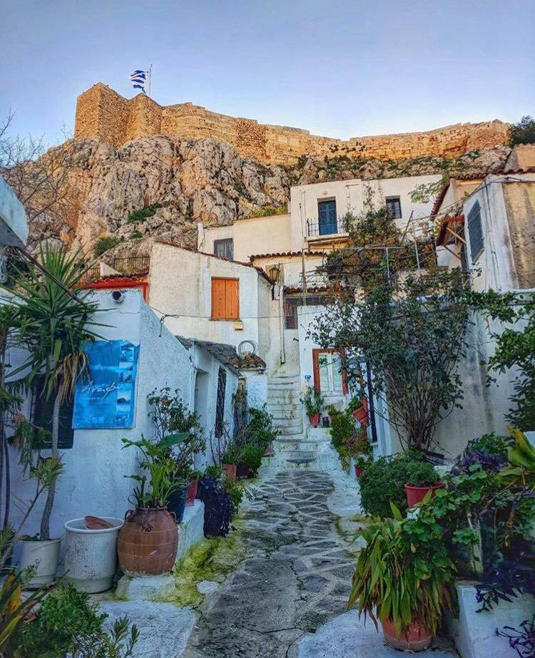 Barrio Anafiotika de Atenas - Conoce los barrios de Atenas - Conociendo🌎